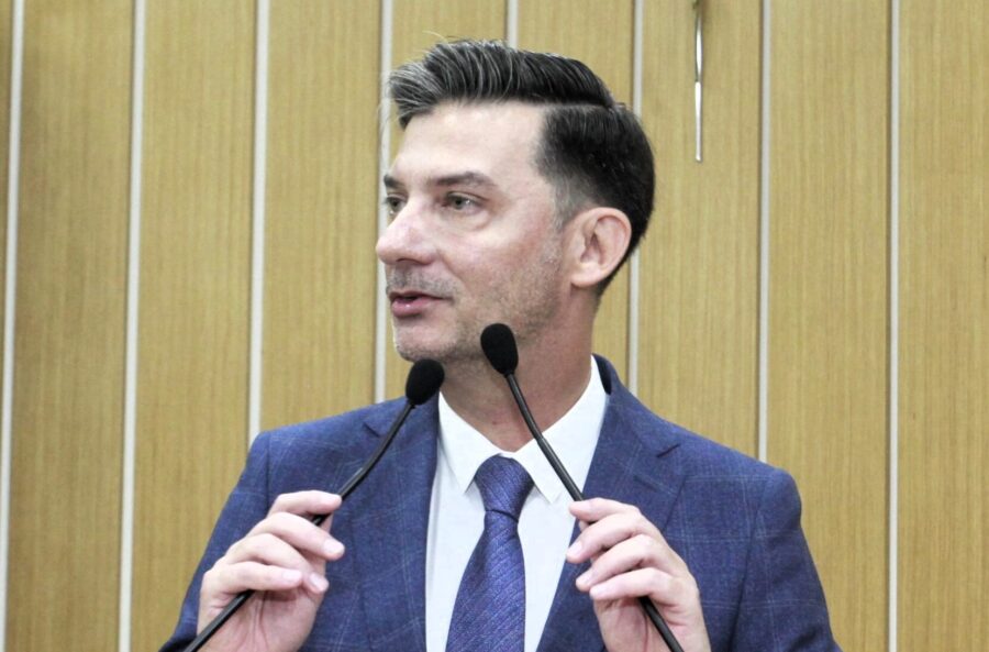 Welbe Macedo protocola documento para criação da linha... ABC do ABC